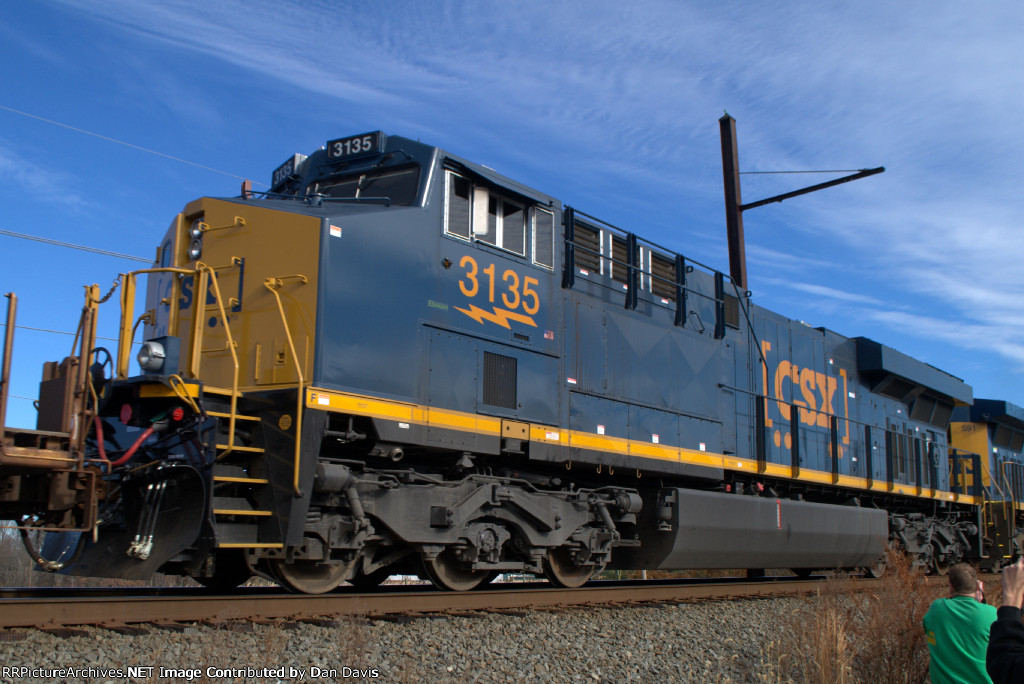 CSX ES44AH 3135 trails on Q190-22